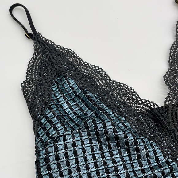 House of Holland | Tops | House Of Holland Chainmail Knit Cami Top In ...